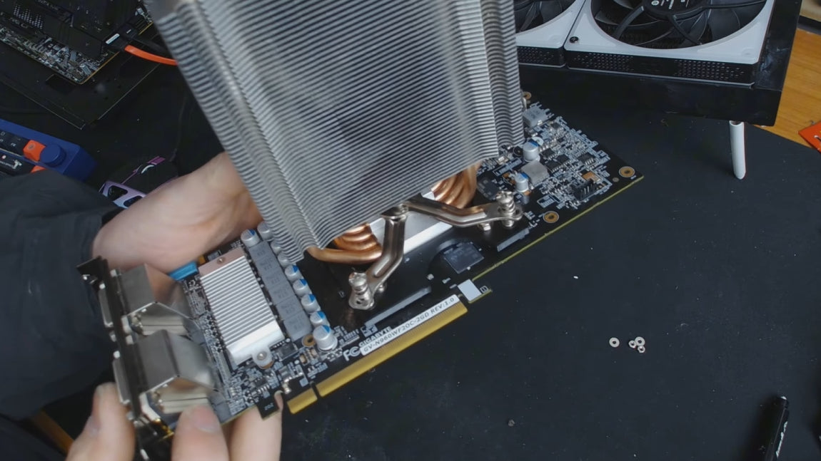 Crazed modder straps CPU cooler to Nvidia GTX 960 with a 3D-printed br